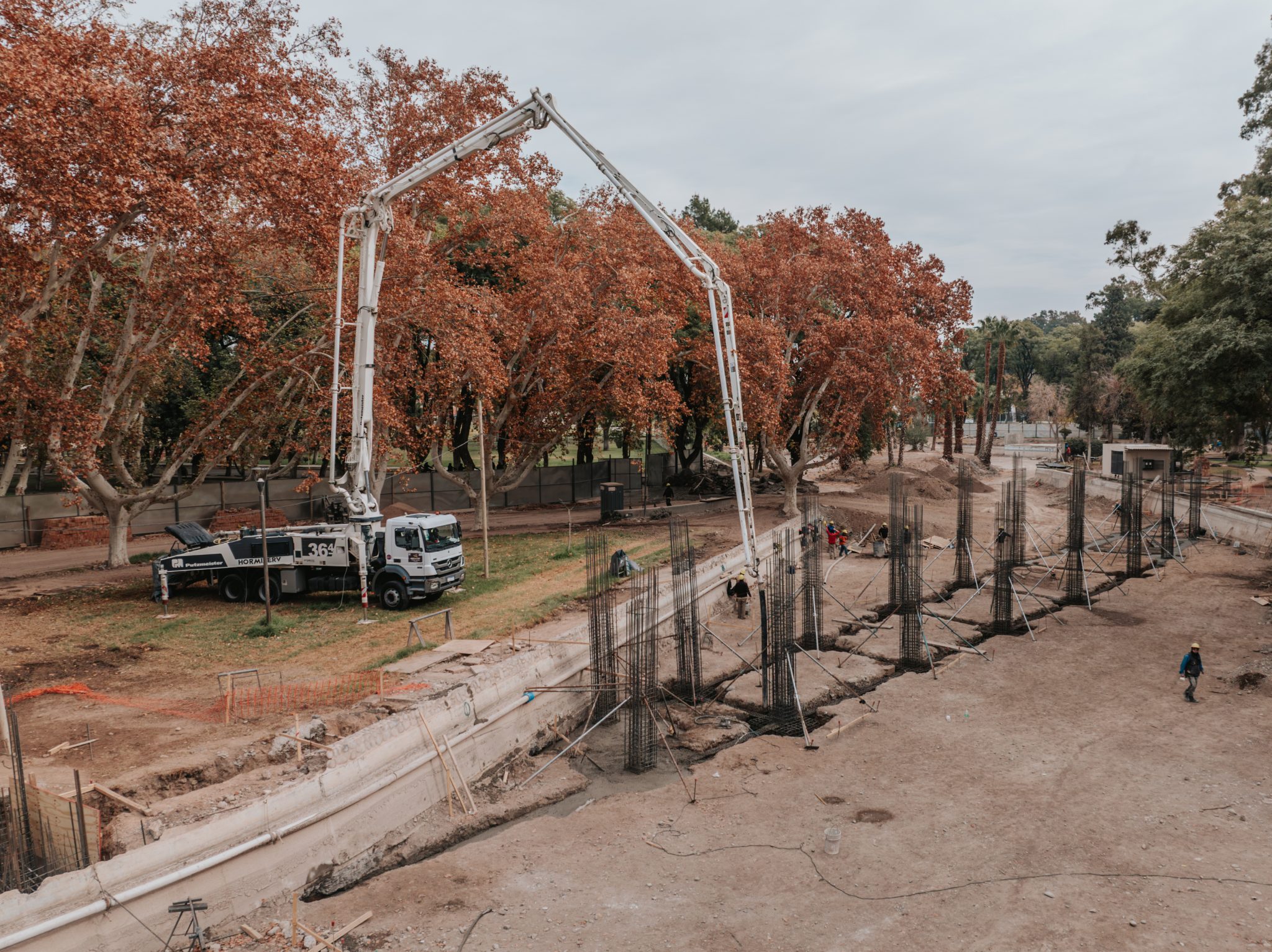 El nuevo puente del lago del Parque de Mayo empieza a tomar forma ...